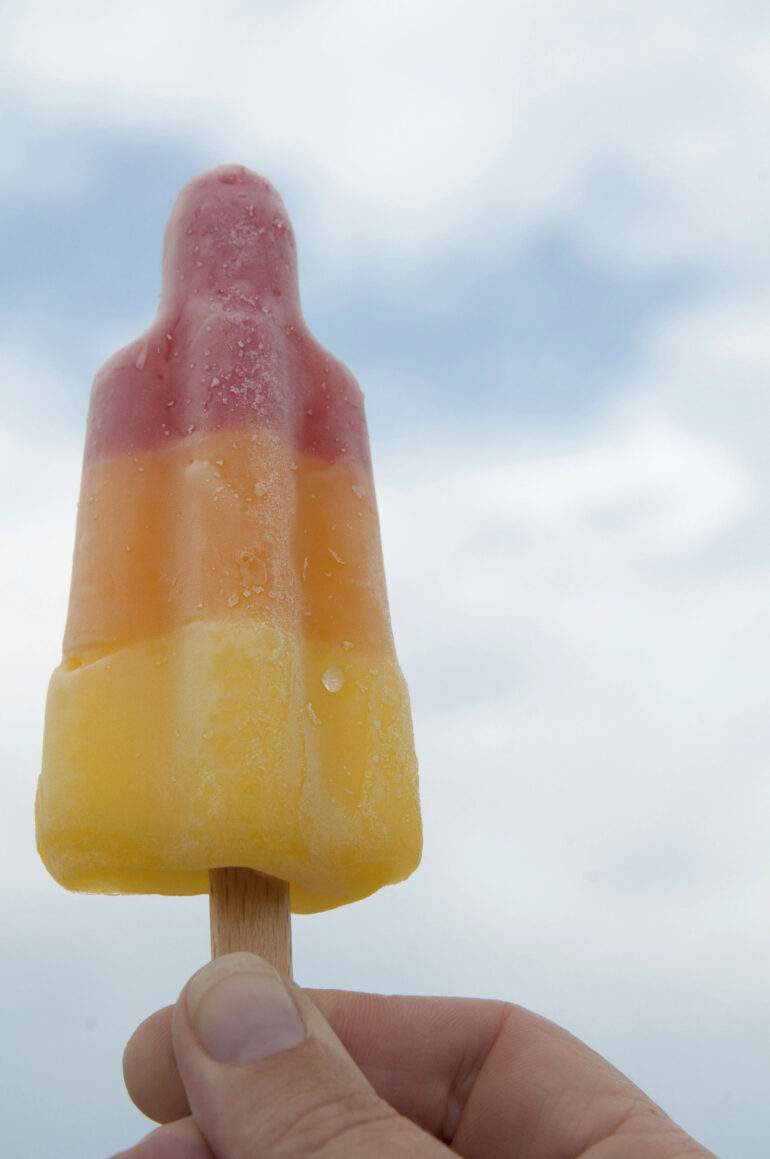 Waarom zit het lekkerste stukje ijs bovenin een Raketje? - Nederland ...